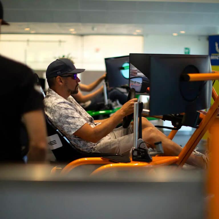 RACEMORE – Full motion race simulators